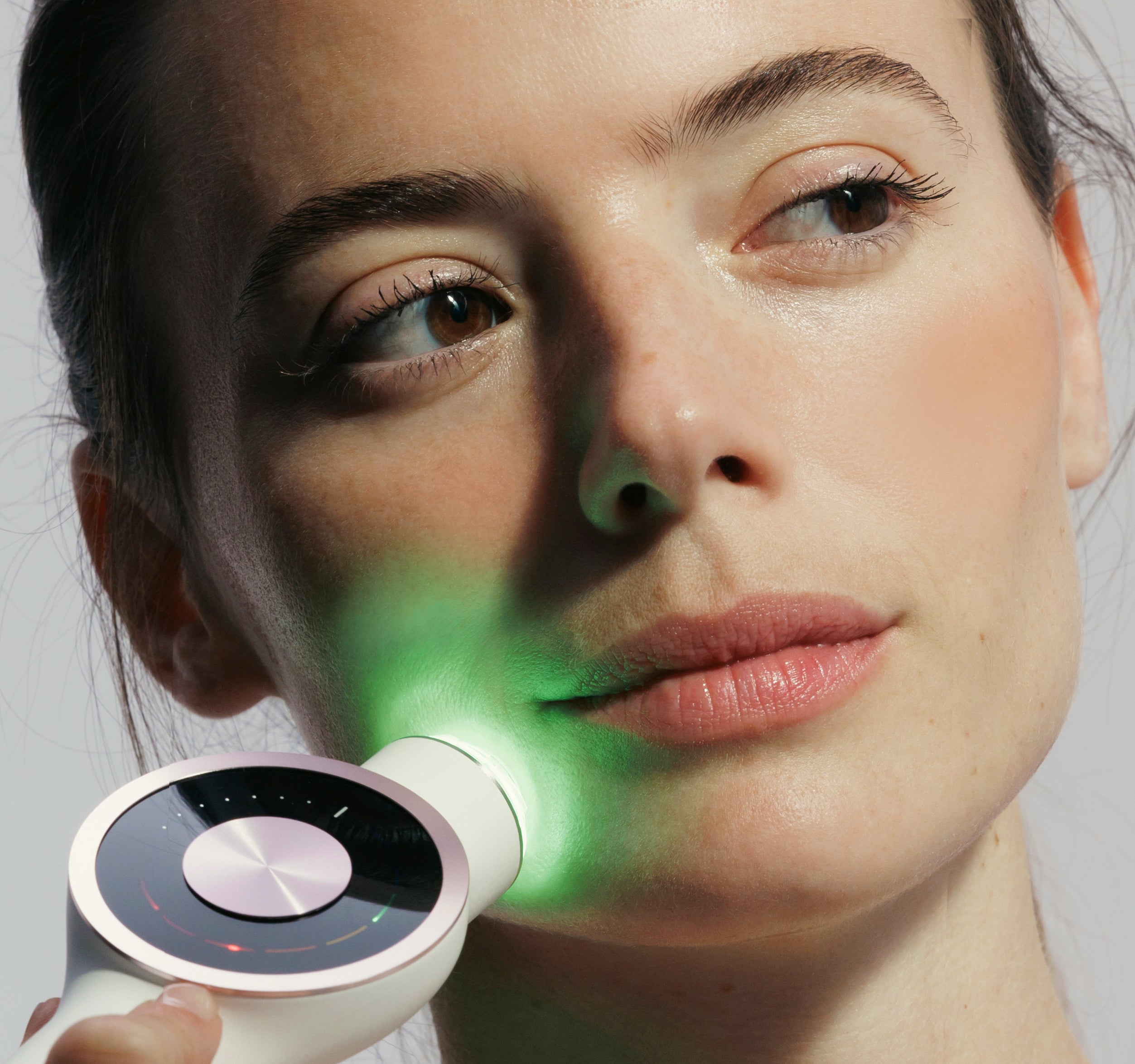 Light therapy device - Lightinderm: Light, serum, massage